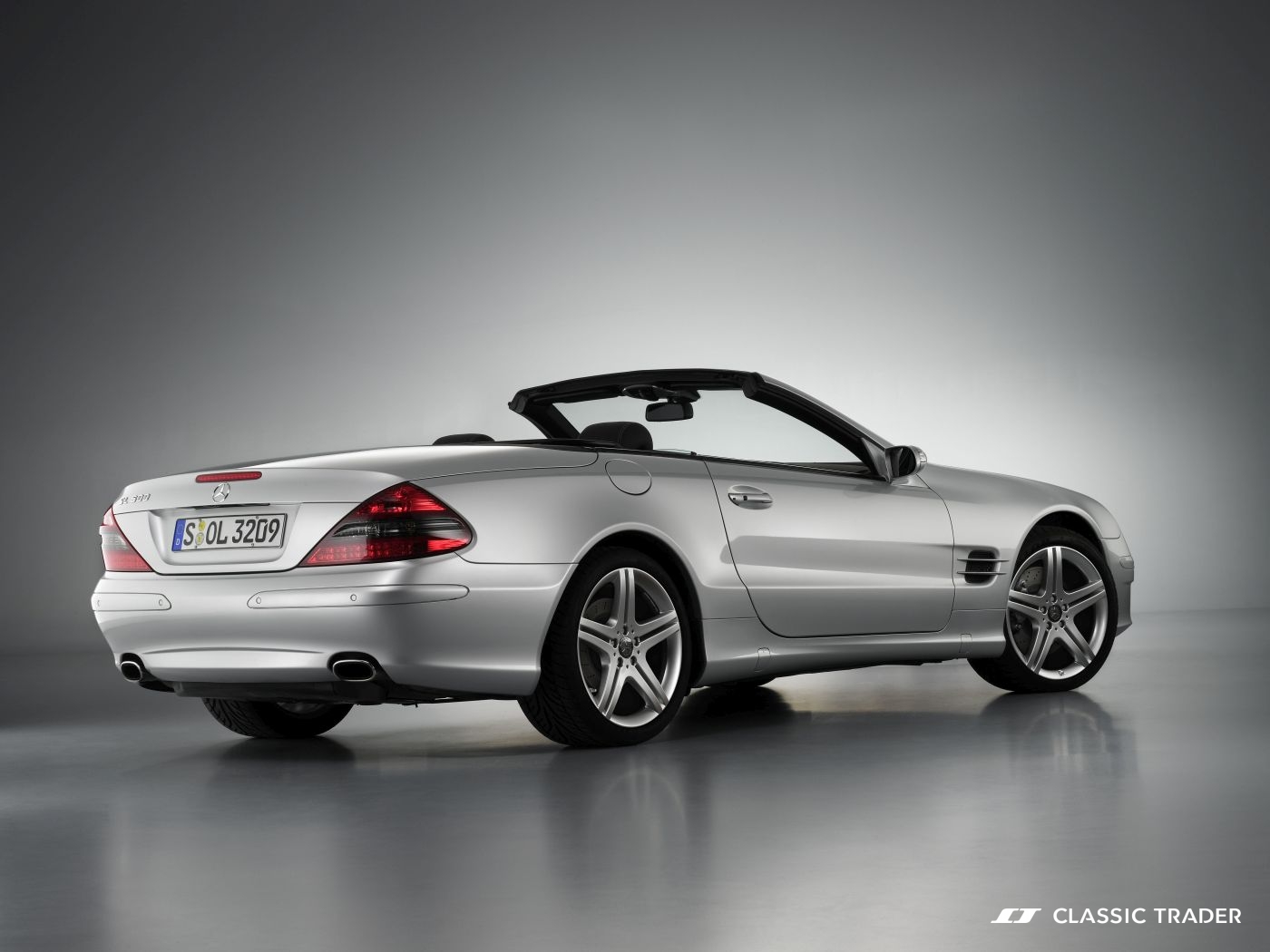 Classic Trader Reviews: The Mercedes-Benz SL R230 buying guide